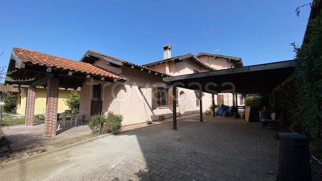 Villa in in vendita da privato a Taino via Damiano Chiesa, 43