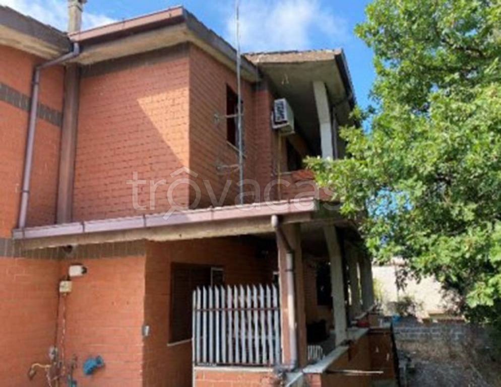 Villa all'asta ad Aprilia via dei Canarini, 24