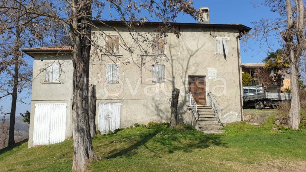 Rustico in vendita a Baiso via Casino Levizzano