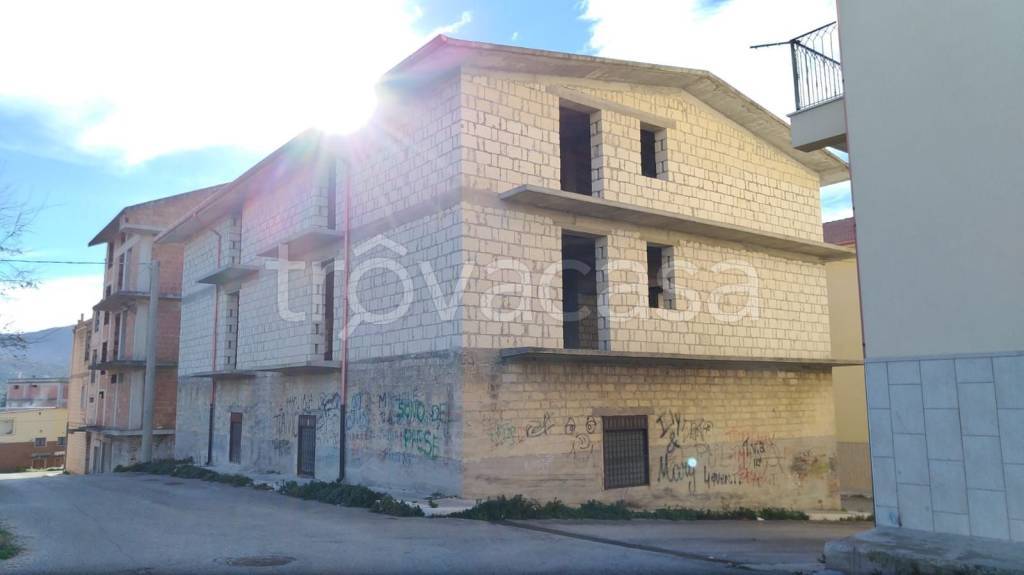 Intero Stabile in in vendita da privato a Cagnano Varano via Virgilio, 6