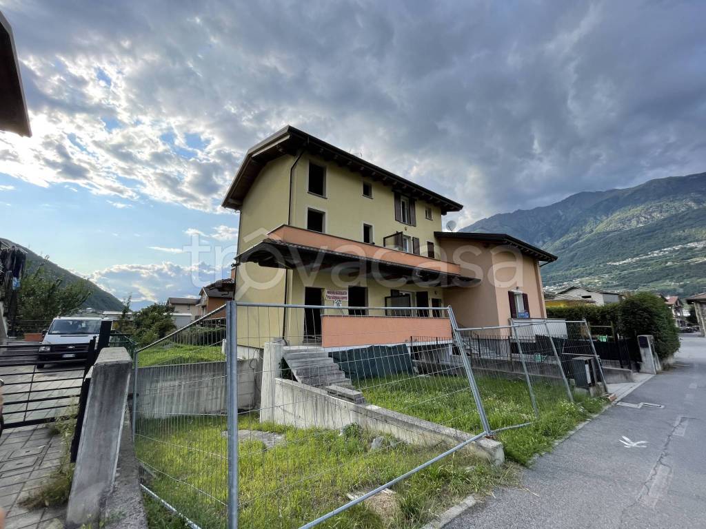 Villa in vendita a Cosio Valtellino via Gere