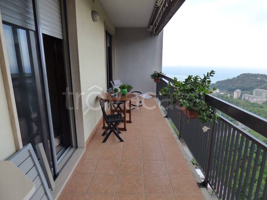 Appartamento in vendita a Genova via Emilio Salgari