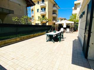 Appartamento in affitto a Riccione , arredato, posto auto, terrazzo ...