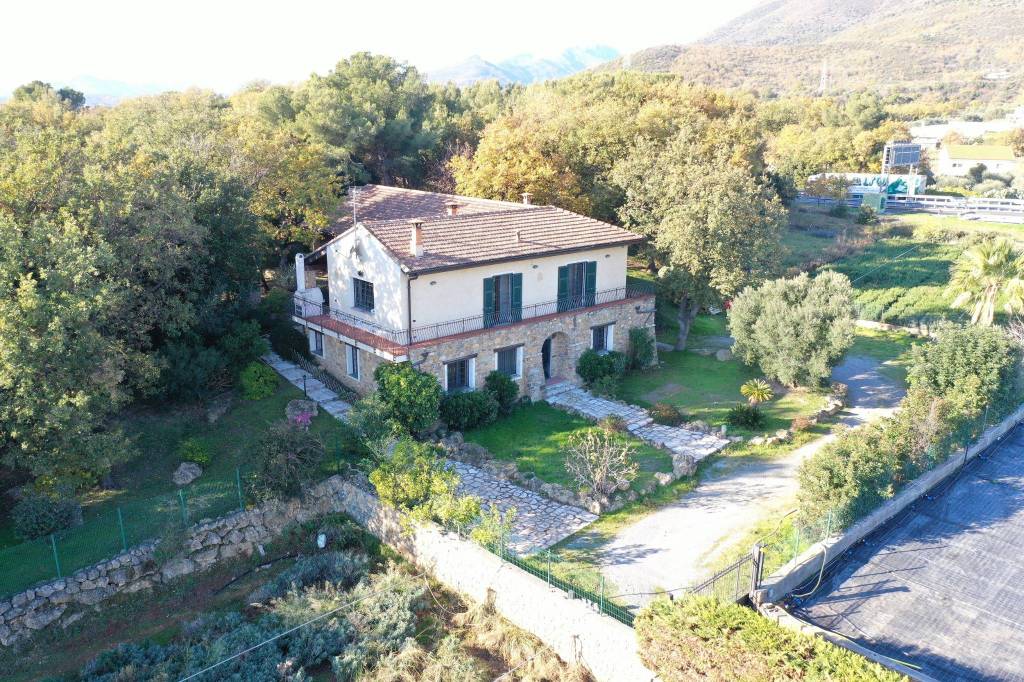 Villa Bifamiliare in vendita ad Albenga regione Campore