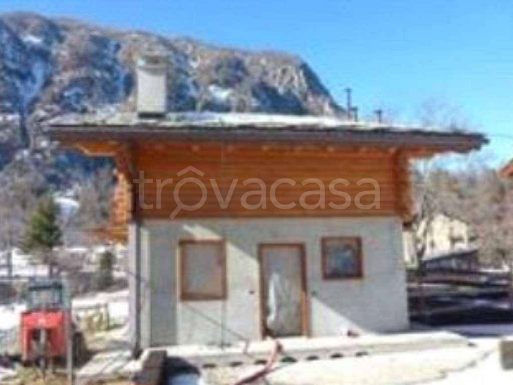 Villa a Schiera all'asta a Brusson rue Agostin