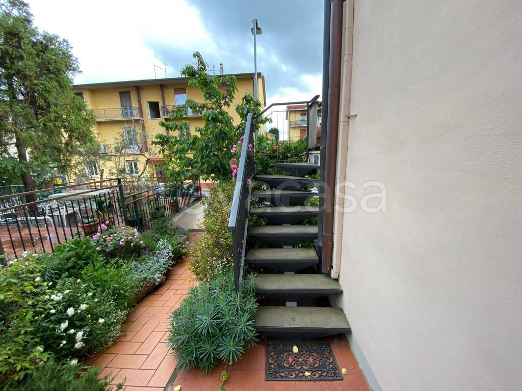 Villa Bifamiliare in in vendita da privato a Reggello via Dante Alighieri, 60a