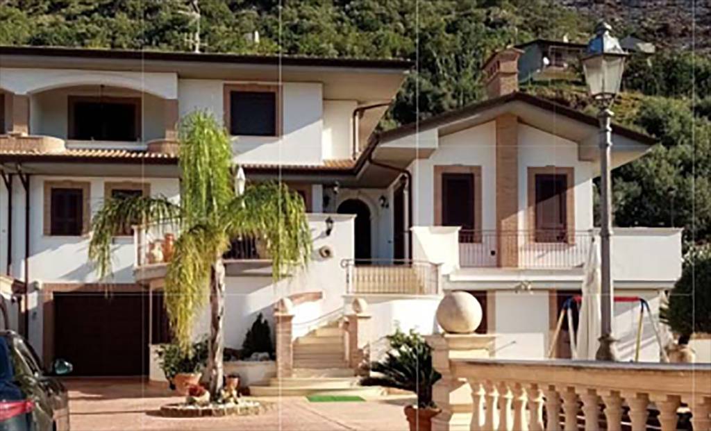 Villa Bifamiliare all'asta a Fondi via Gegni, 67