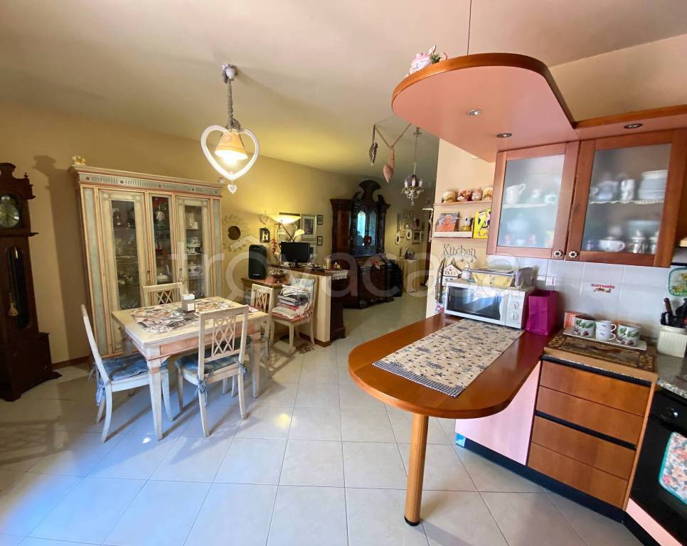 Villa a Schiera in vendita a Prato via del Ferro, 429