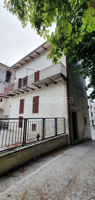 Casa Indipendente in in vendita da privato a Costacciaro piazza Giuseppe Garibaldi, 6