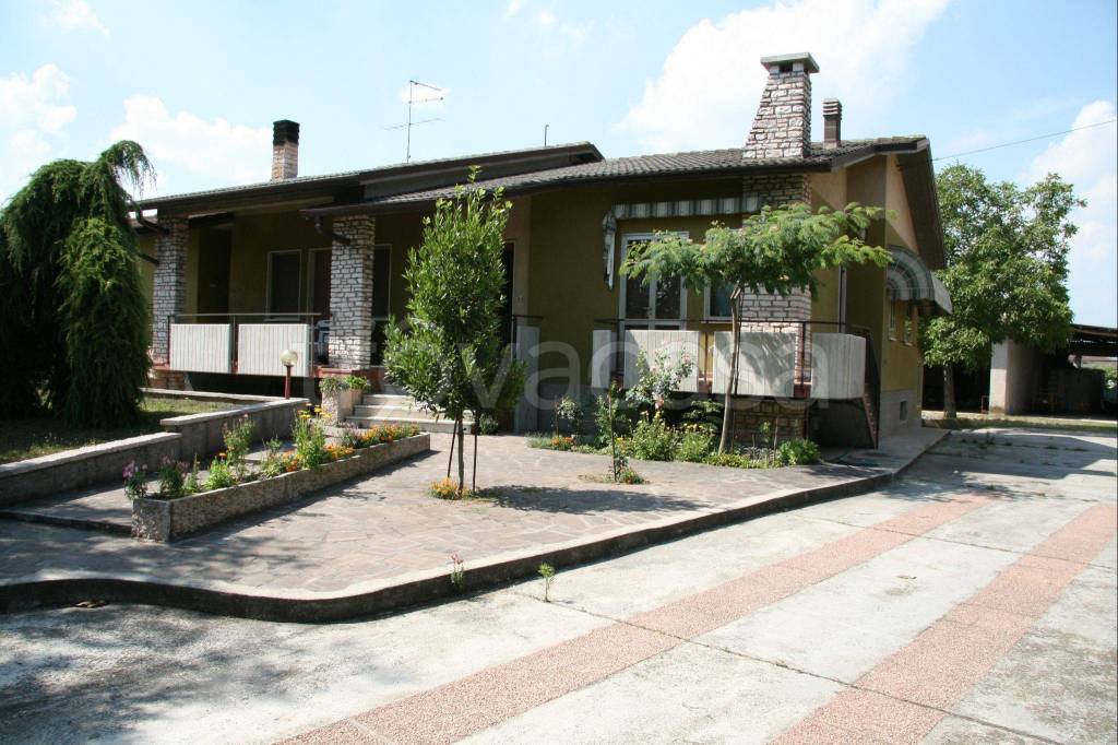 Appartamento in in vendita da privato a Castel d'Azzano via Castello, 12G