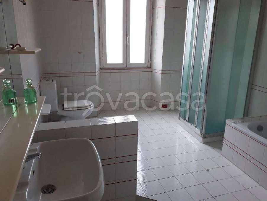 Appartamento in vendita a Livorno via de larderel, 33