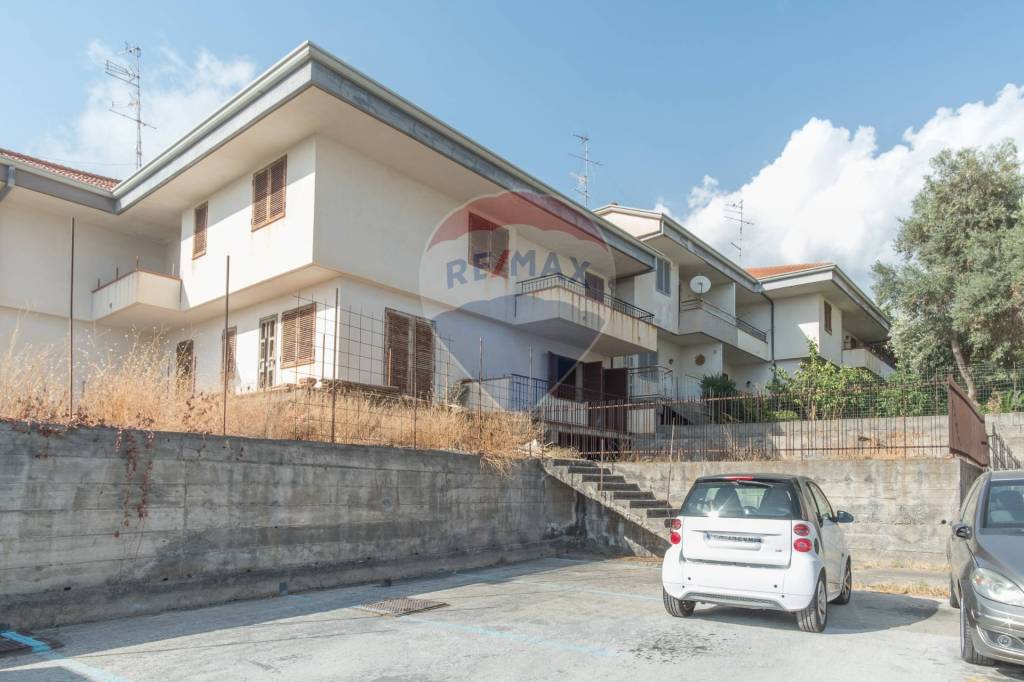 Villa a Schiera in vendita ad Aci Castello via Concetto Marletta
