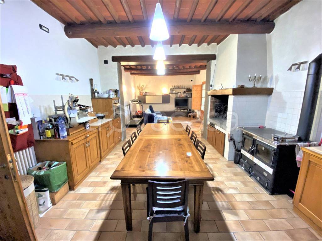 Colonica in vendita a Montemurlo via Cicignano