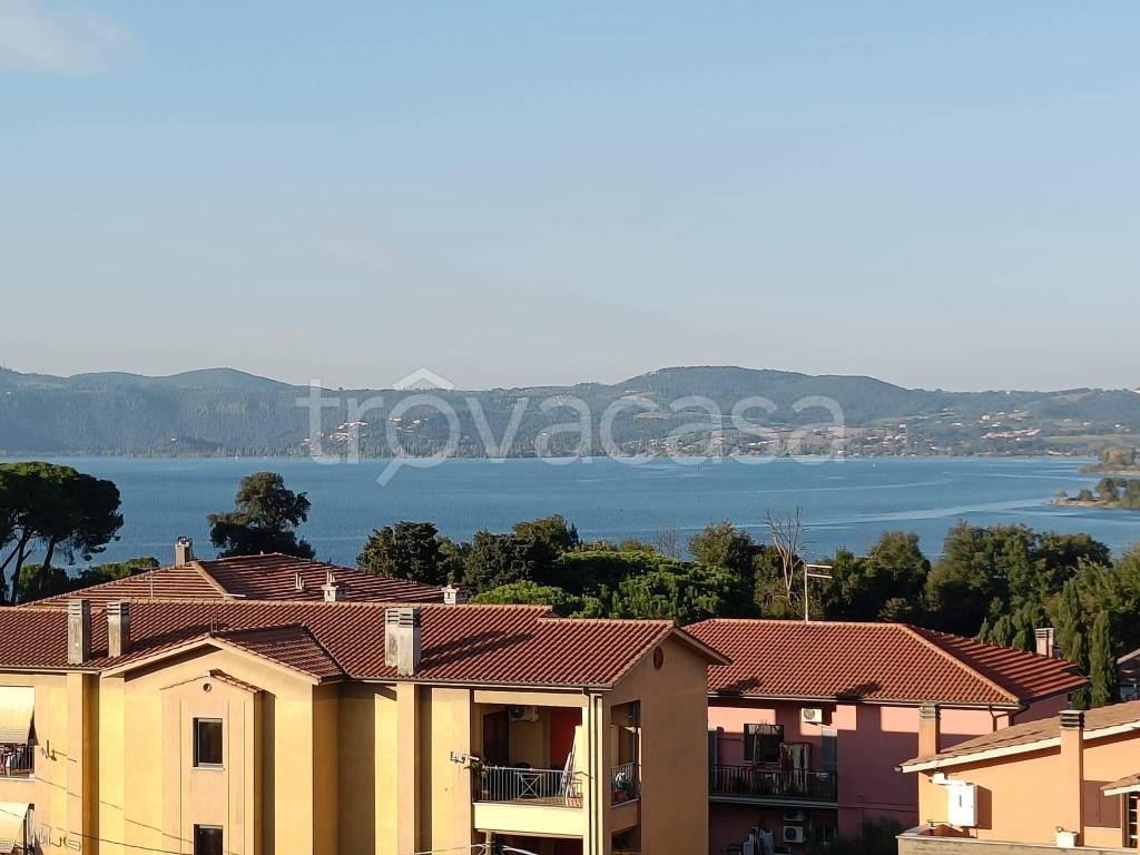 Appartamento in vendita ad Anguillara Sabazia via Romana