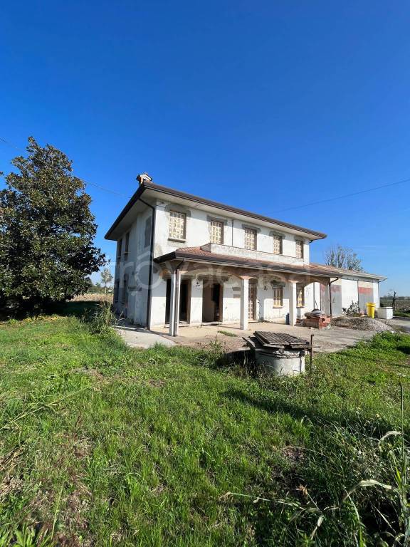 Rustico in vendita a Casalserugo via Leonina, 1