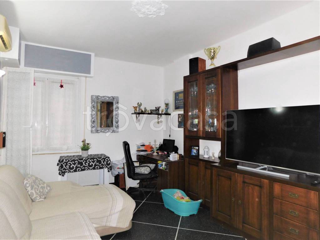 Appartamento in vendita a Genova via Napoli