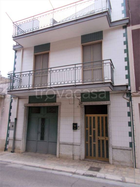 Casa Indipendente in vendita ad Acquaviva delle Fonti via Emilio Rivela, 105