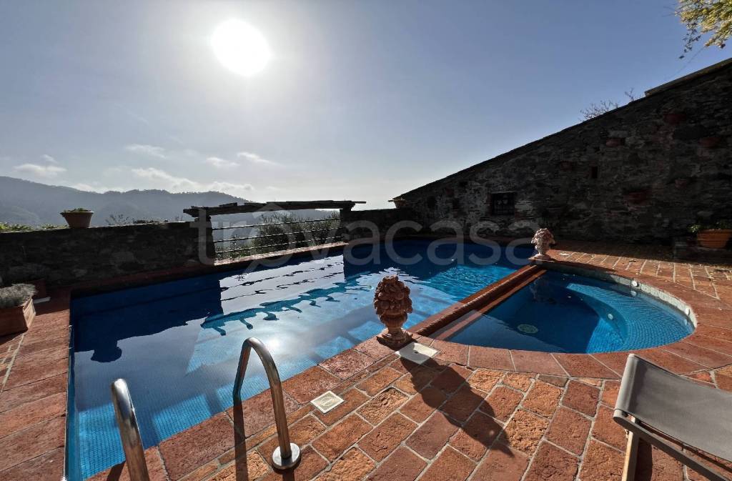 Casale in vendita a Lucca via per Pieve di Brancoli