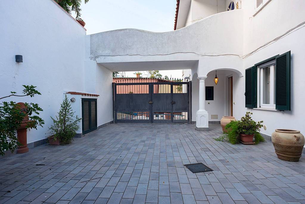 Appartamento in vendita a Lacco Ameno via Fango, 5