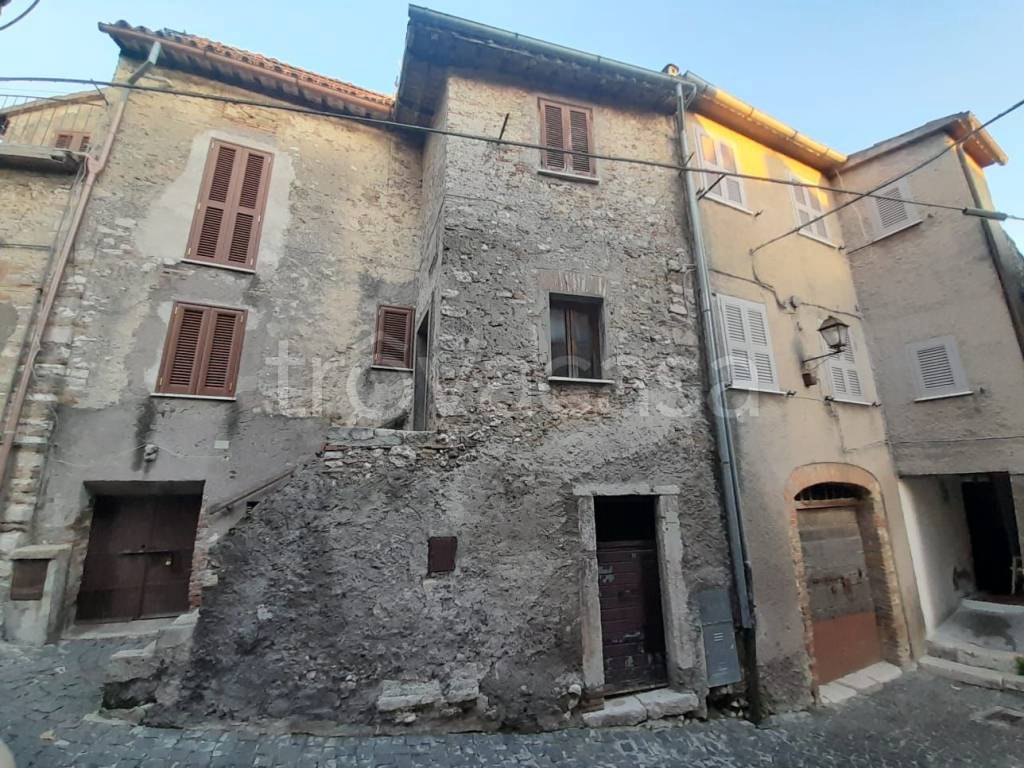 Appartamento in vendita a Monteleone Sabino via Roma