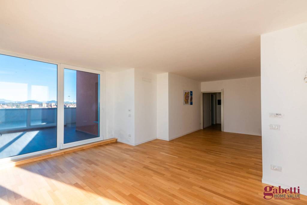 Attico in vendita a Busto Arsizio via Francesco Crispi, 34