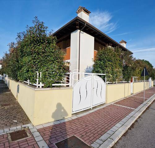 Villa a Schiera in vendita a Comacchio viale Carlo Carrà