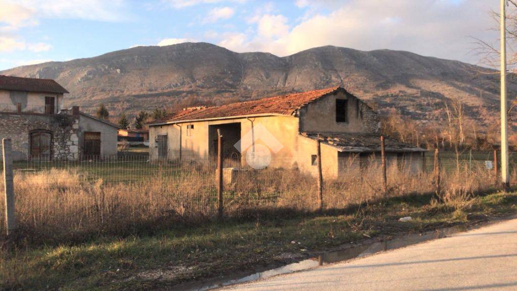Casa Indipendente in vendita ad Avezzano via Lionelli