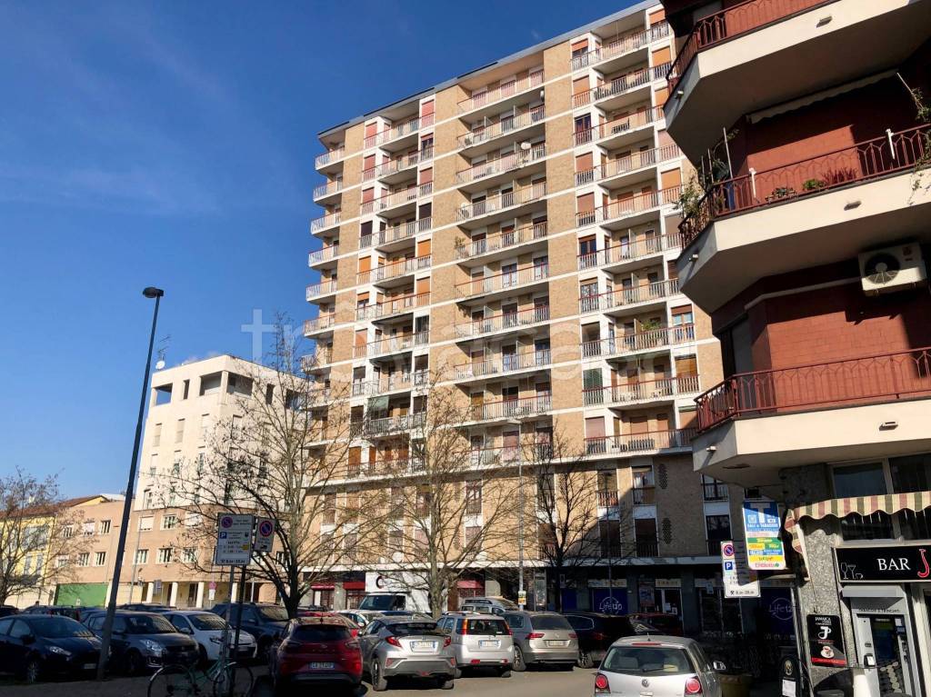 Appartamento in vendita ad Alessandria piazza Giosuè Carducci