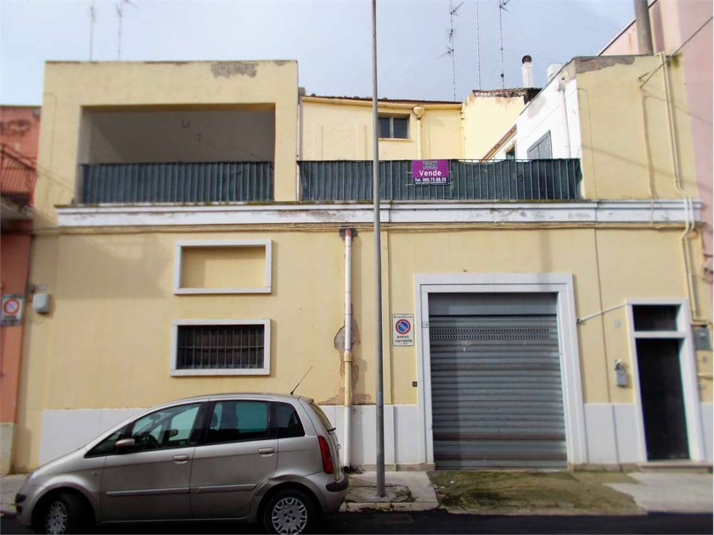 Intero Stabile in vendita ad Acquaviva delle Fonti via Roma, 101