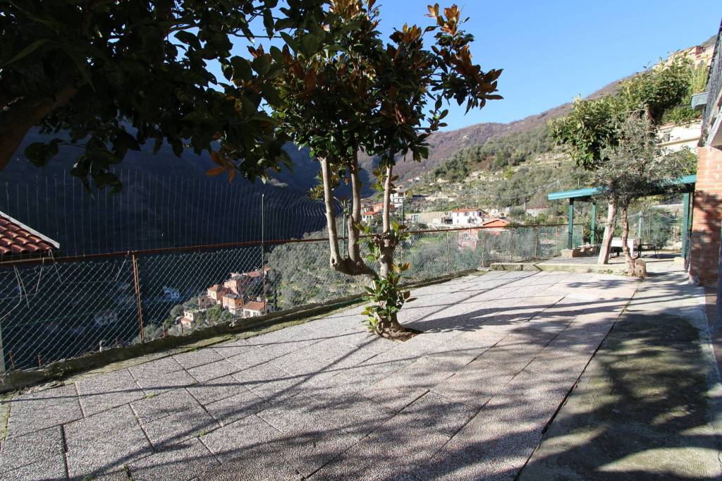 Appartamento in vendita ad Avegno