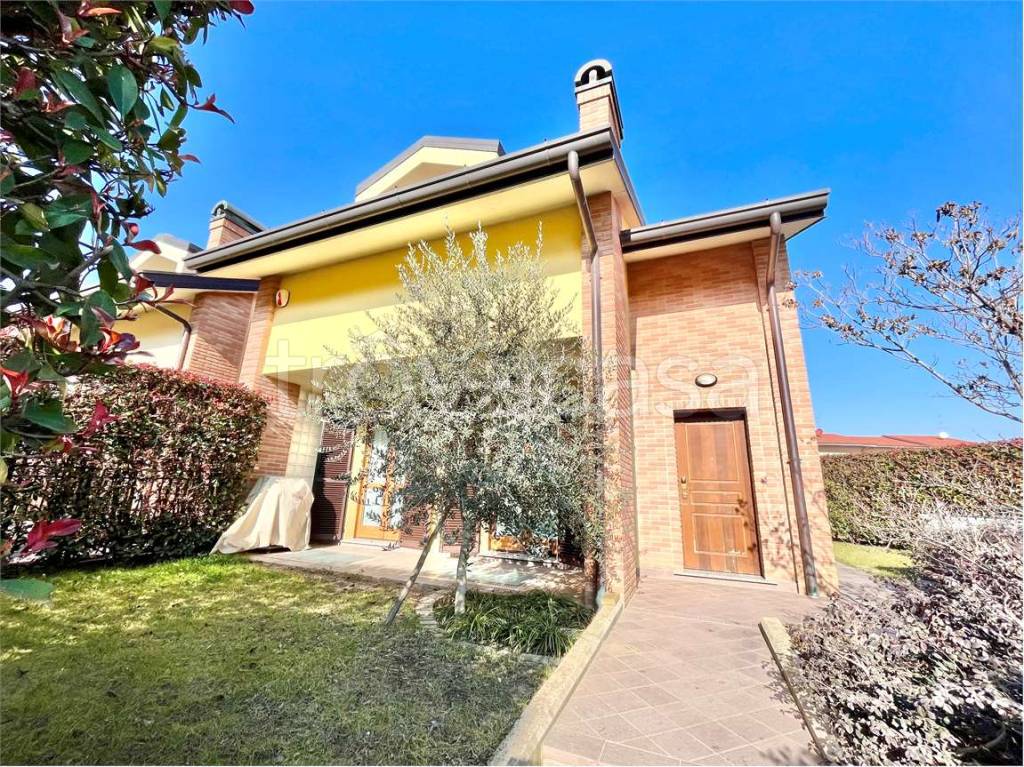 Villa in vendita a Casatenovo via volta