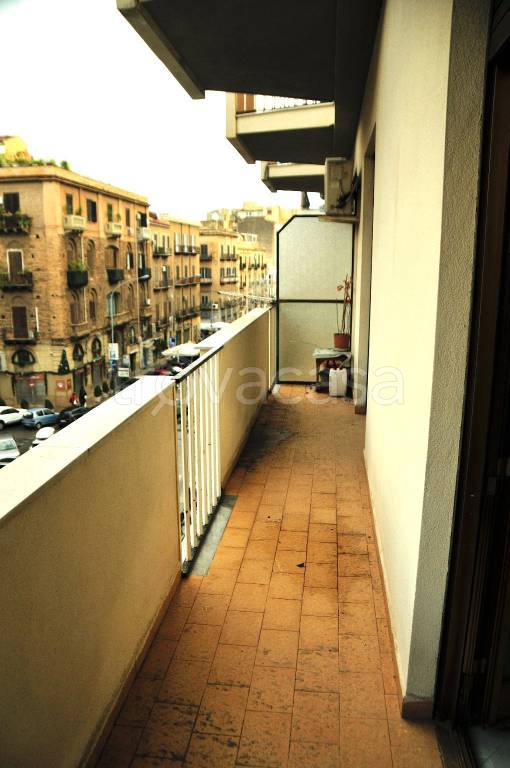 Appartamento in in vendita da privato a Palermo corso Camillo Finocchiaro Aprile, 124