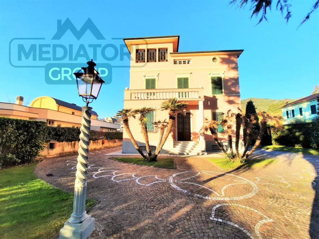 Villa in vendita a Lucca via dei Bicchi, 296