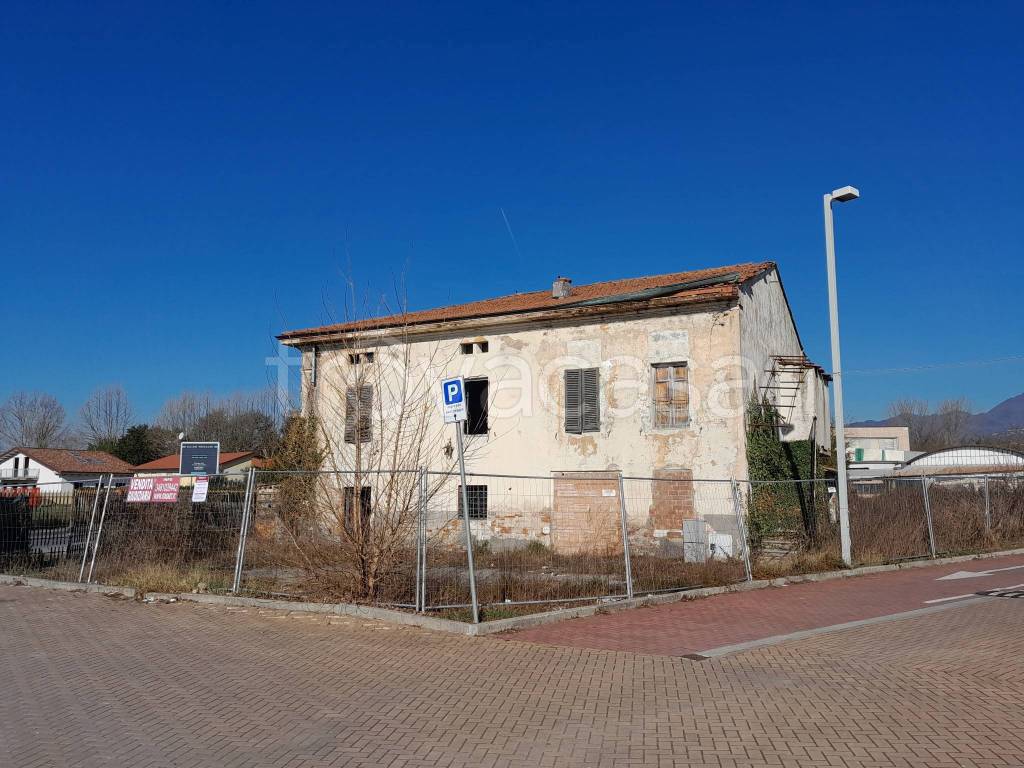 Casa Indipendente all'asta a Capannori viale Europa