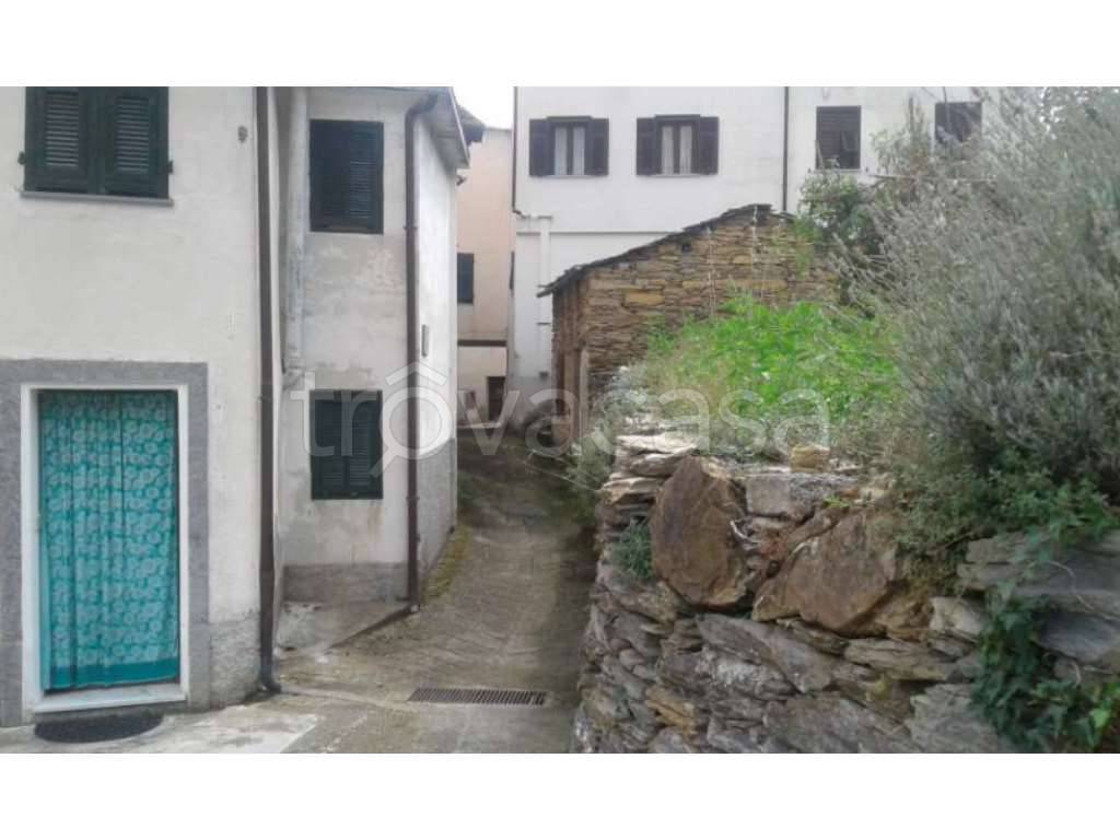 Casa Indipendente all'asta a Rezzo via Costa Secca, 5