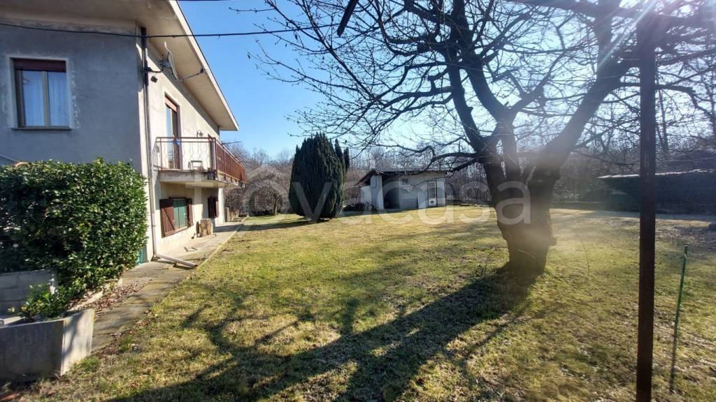 Villa in vendita a Borgomanero viale Pio X, 2F