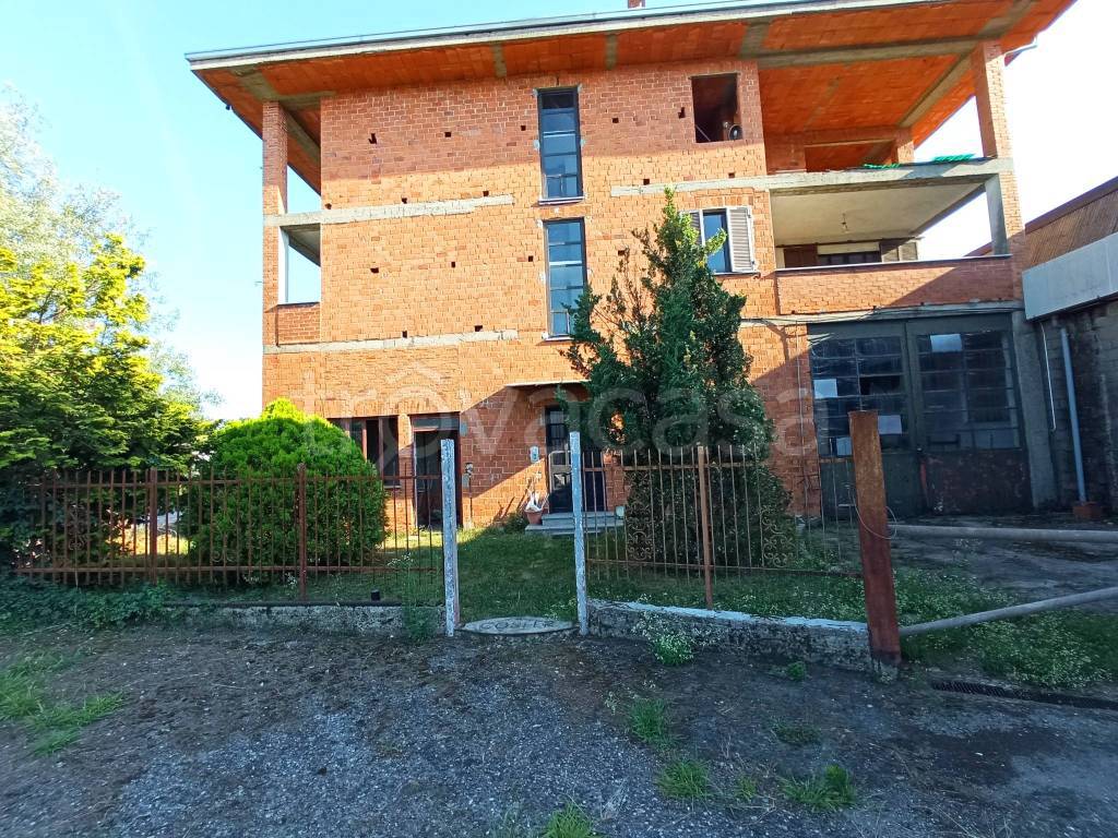 Casale in vendita a Cossato via Giovanni Amendola