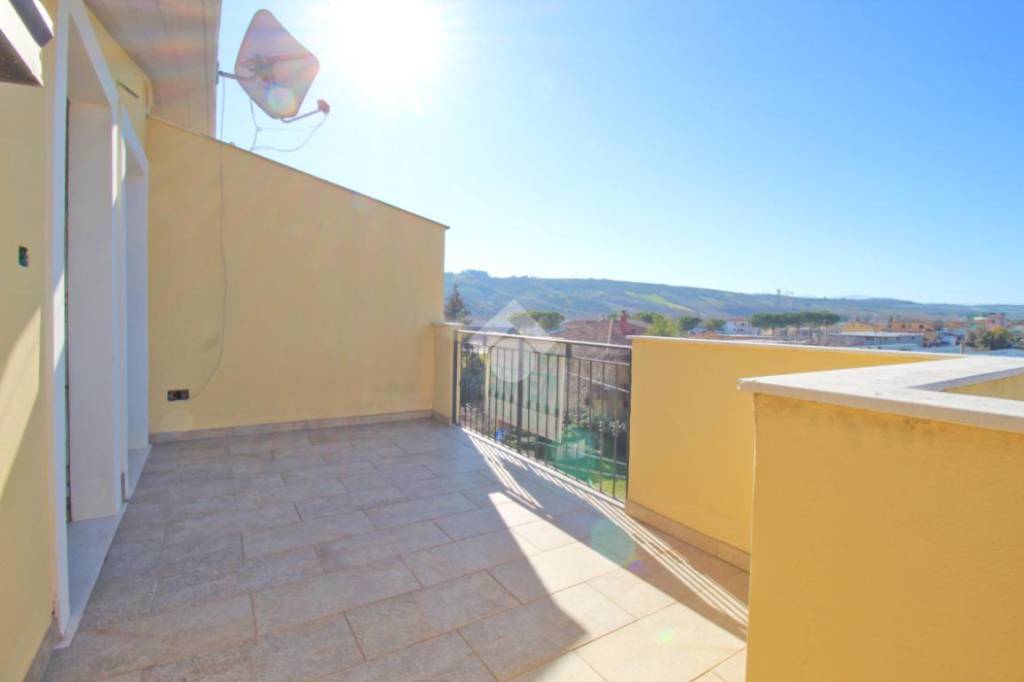 Appartamento in vendita a Collecorvino str. Dei Fiori, 19