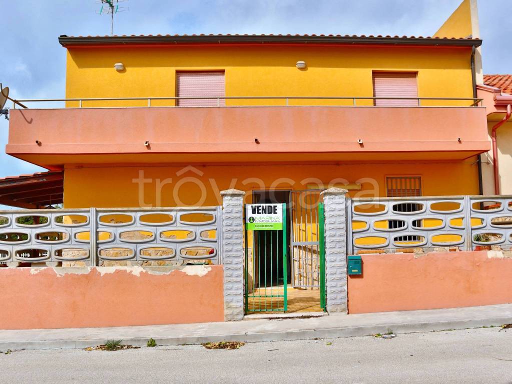 Casa Indipendente in vendita a Santa Croce Camerina via Monte Bianco, 11
