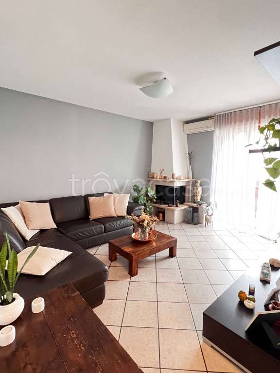 Appartamento in vendita a Buccinasco via Arrigo Boito, 7