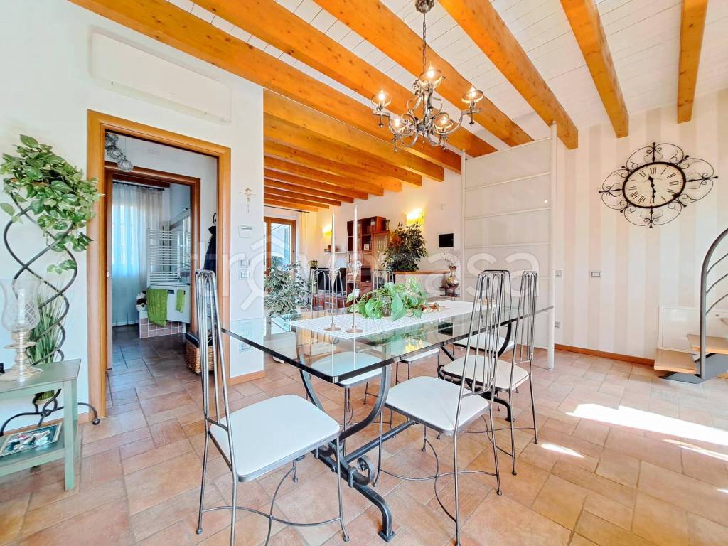 Villa a Schiera in vendita ad Alzano Lombardo via Guglielmo Marconi, 48