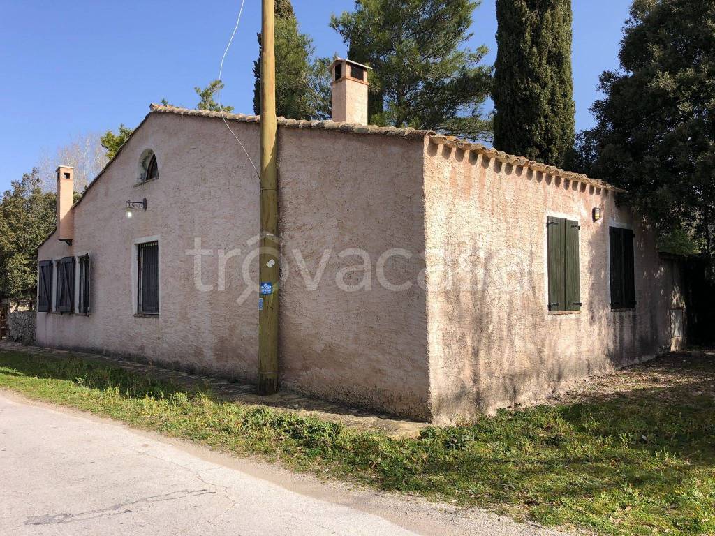 Rustico in in vendita da privato a Laconi strada Statale di Laconi e di Uras, 1