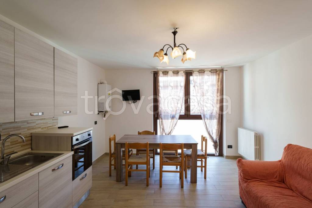 Appartamento in vendita a Introbio via Umberto I, 7/b