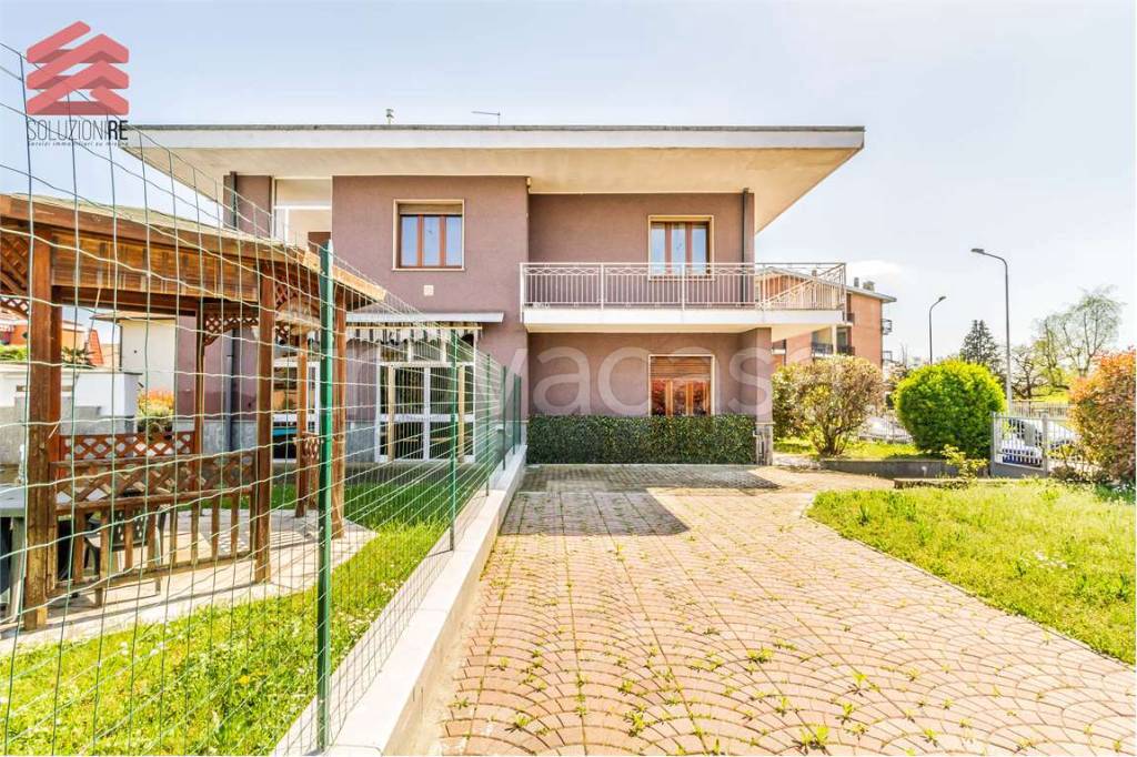 Villa Bifamiliare in vendita a Novara strada Privata Farlochetti, 18