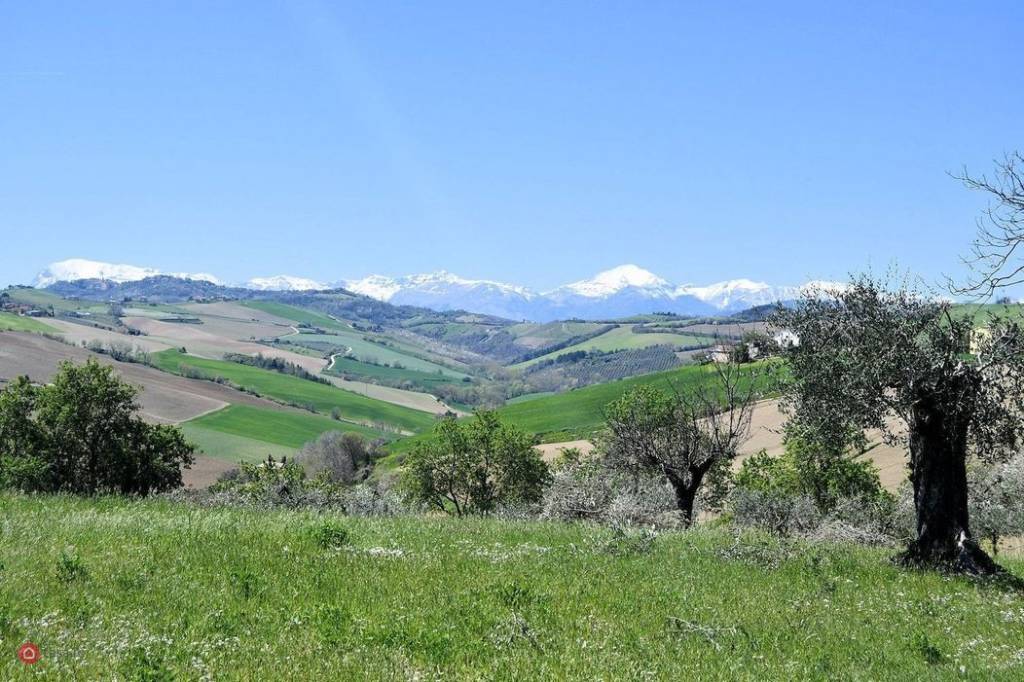 Colonica in in vendita da privato a Carassai contrada Menocchia