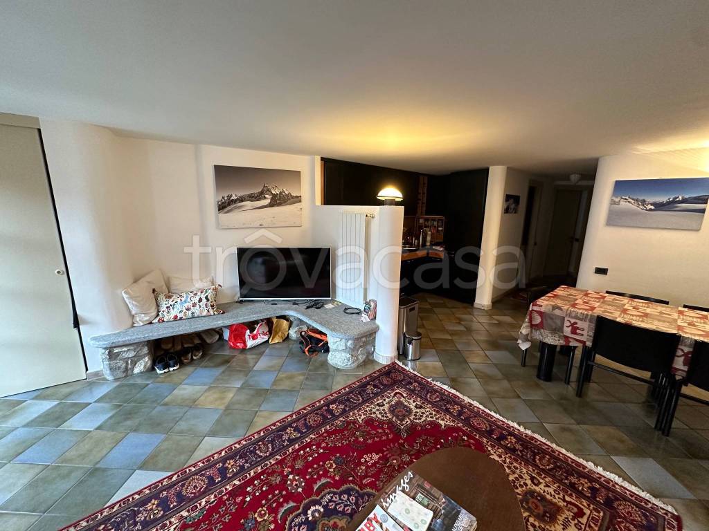 Appartamento in in vendita da privato a Courmayeur via della Vittoria, 50