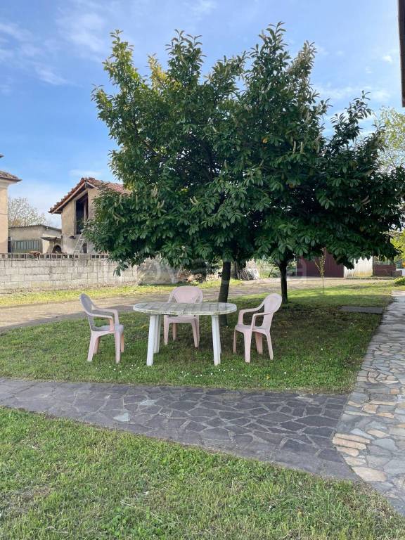 Villa Bifamiliare in in vendita da privato a Castelletto di Branduzzo frazione Valle Botta Nord, 34