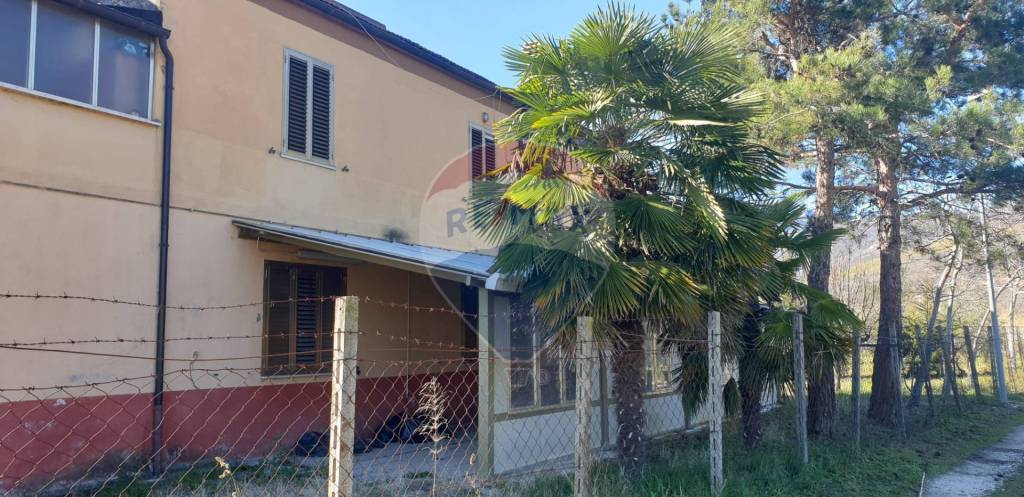 Rustico in vendita a Castiglione a Casauria