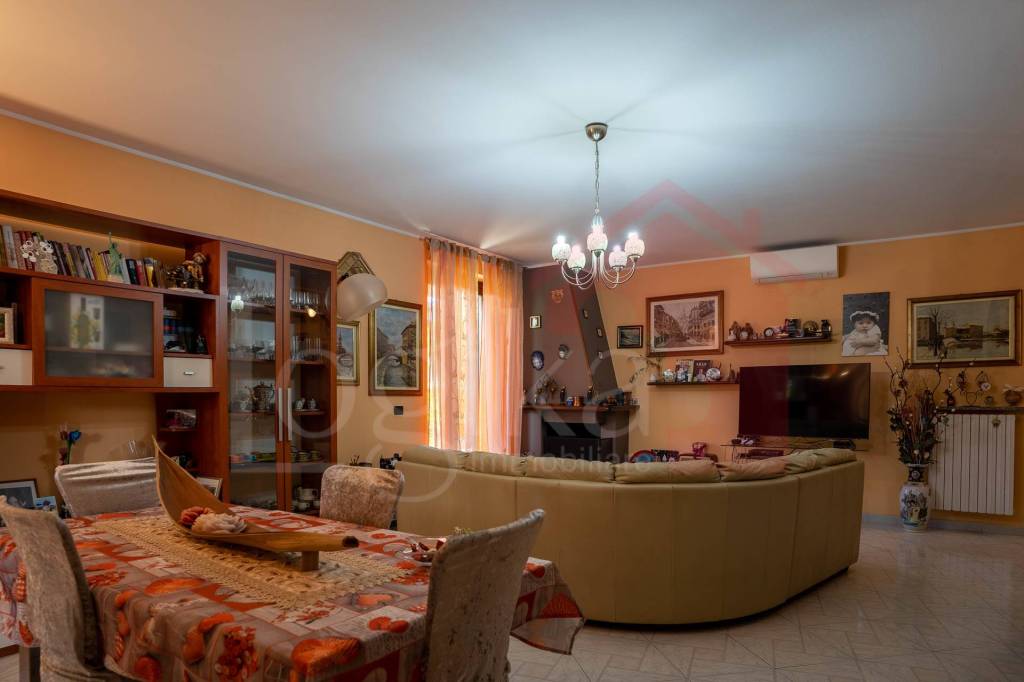 Villa Bifamiliare in vendita a Bornasco via Volta, 25