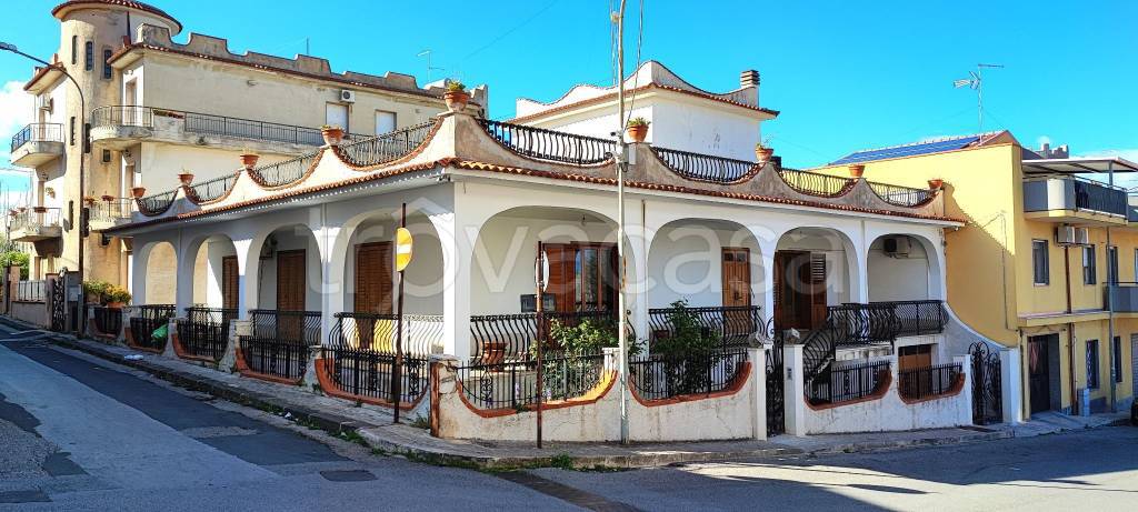 Villa in in vendita da privato a Canicattini Bagni via Don Luigi Sturzo, 25